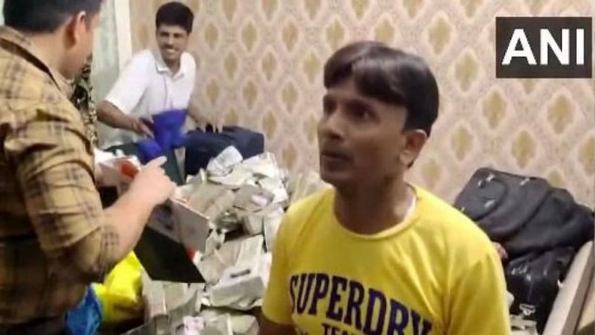 झारखंड में ग्रामीण विकास मंत्री के निजी सचिव के नौकर के घर से Ed ने